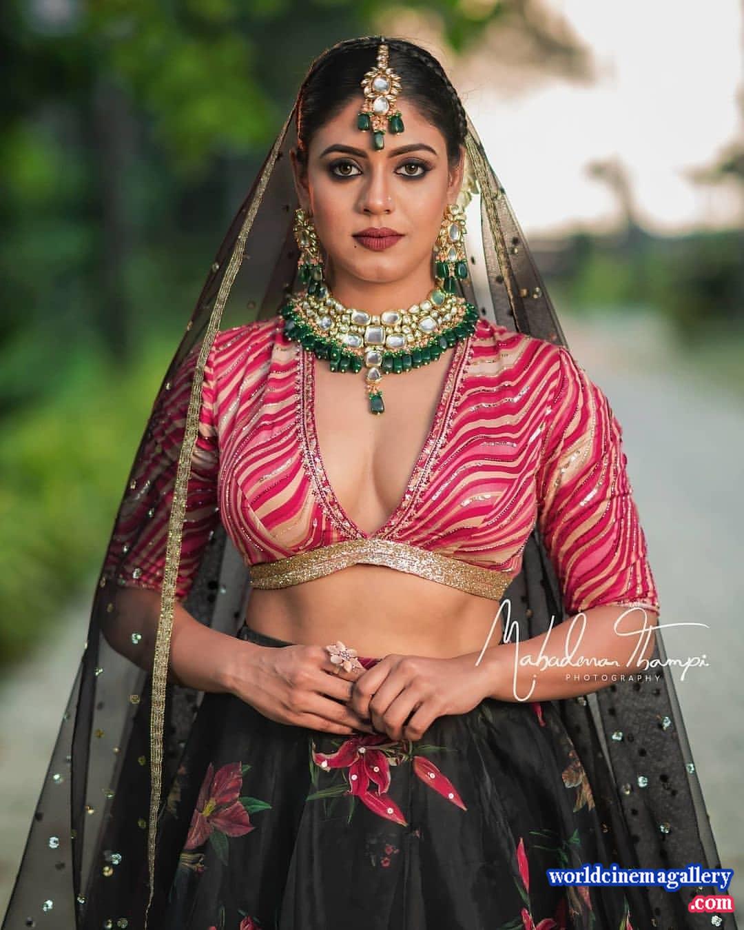Iniya Hot Stills