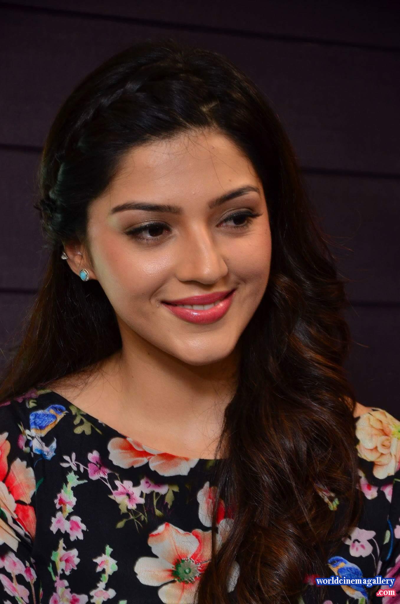 Mehreen Kaur pirzada from Nenjil Thunivirundhal