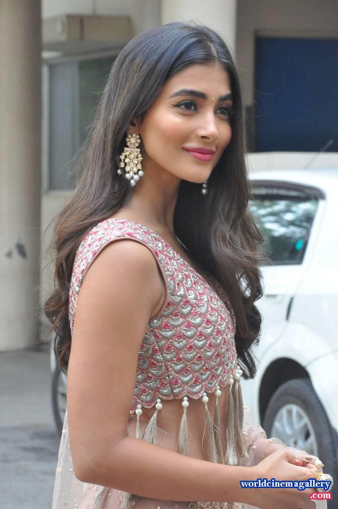 Pooja-Hegde-Stills-At-Sakshyam-Movie-Motion-Poster-Launch