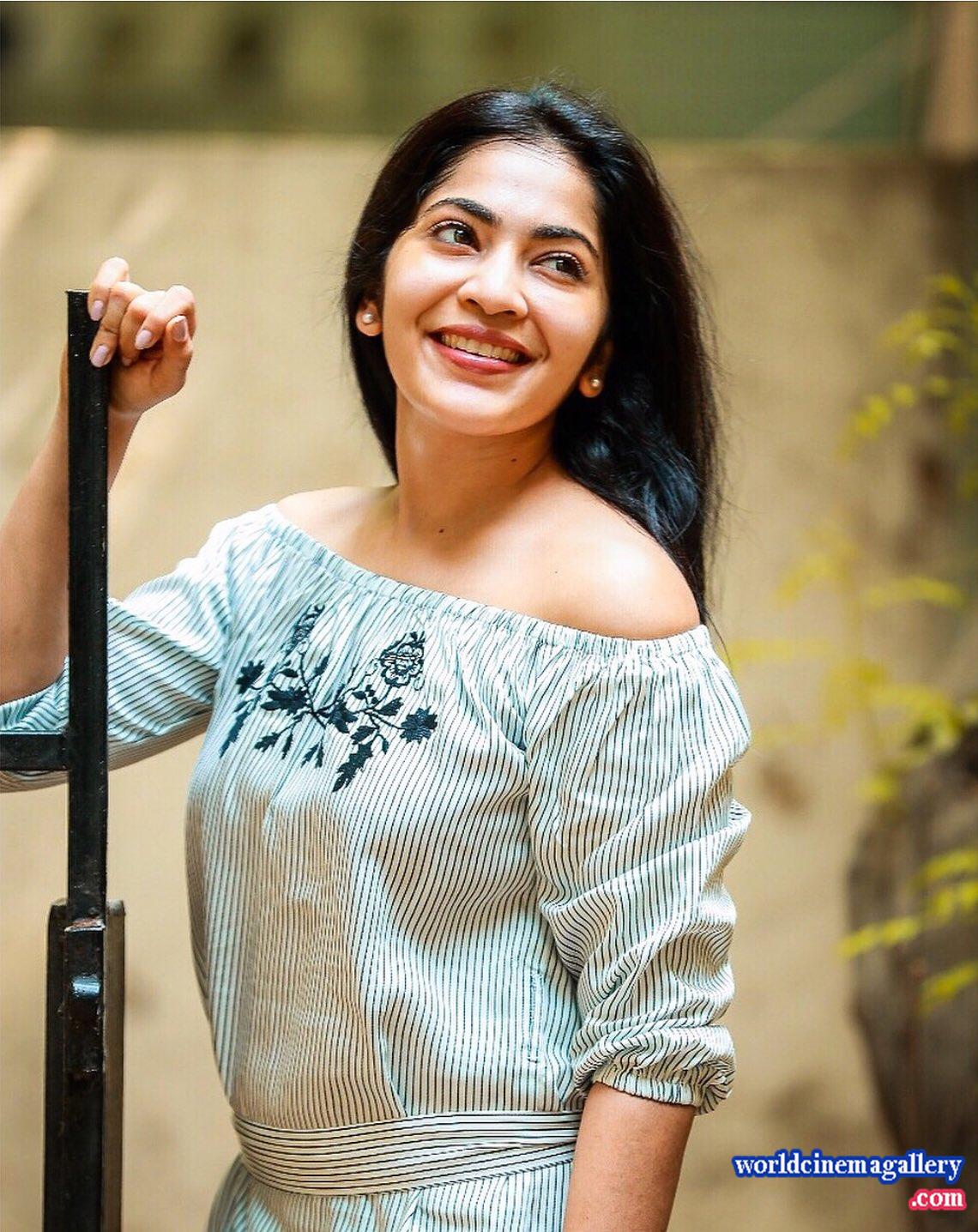 Anchor Ramya Saree Stills