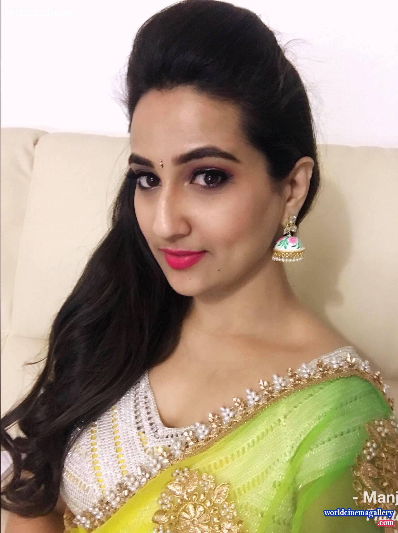 Manjusha Anchor Stills At Mahanati Event