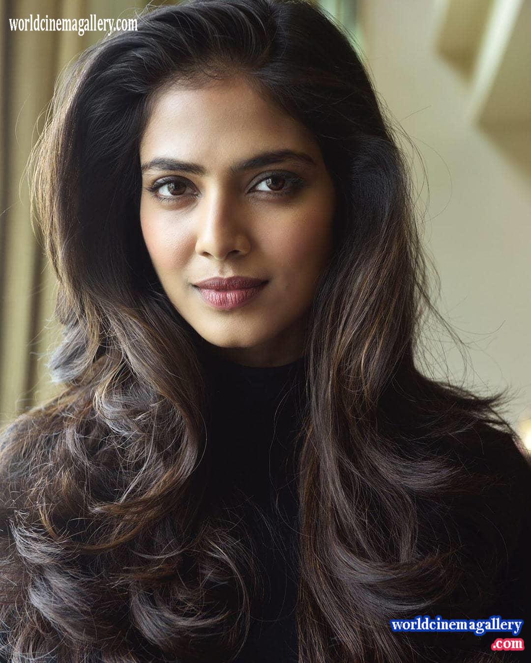 Malavika Mohanan Hot Stills