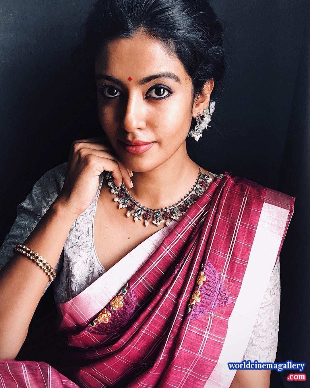 Roshni haripriyan bharathi kannamma Serial Actress