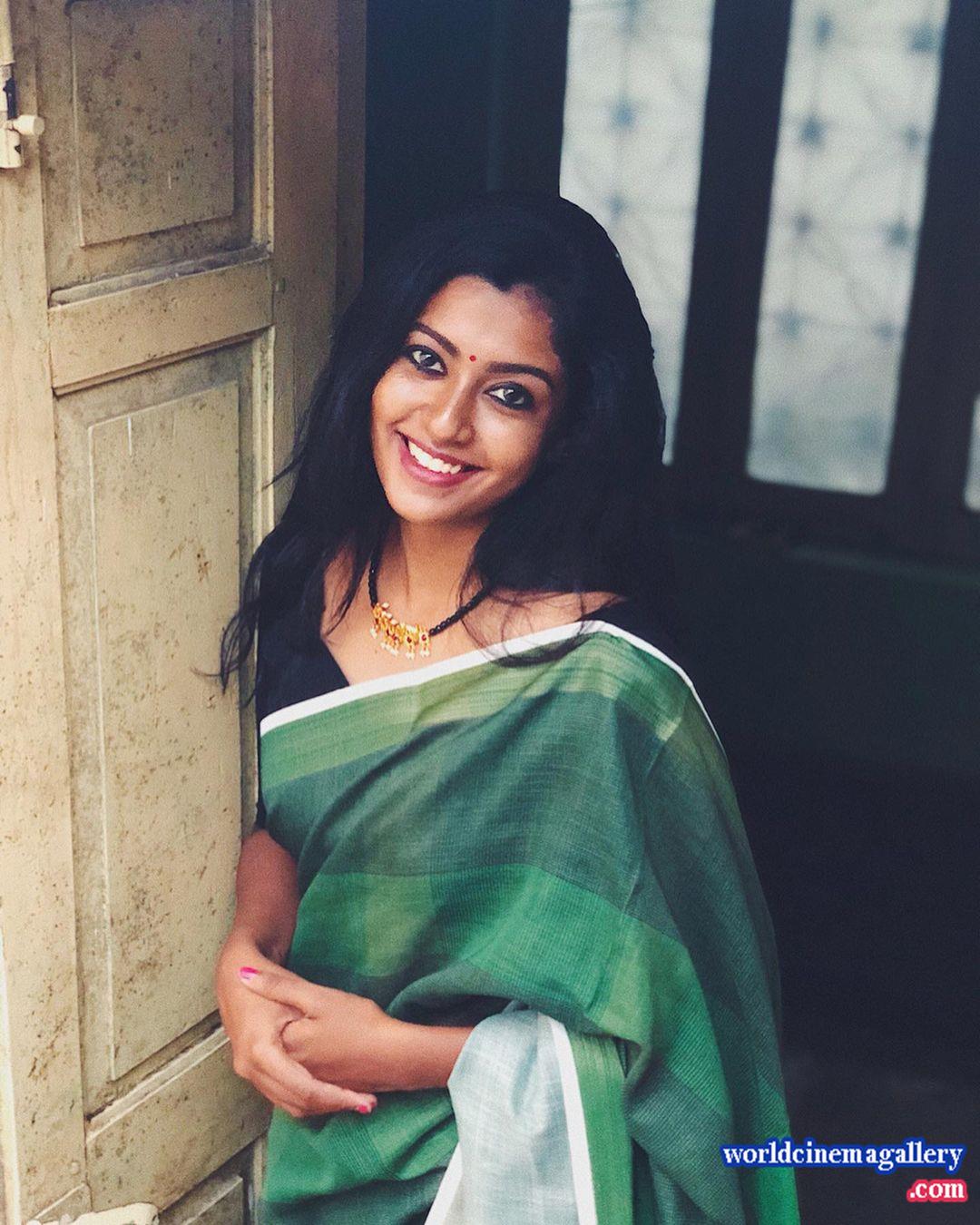 Roshni haripriyan bharathi kannamma Serial Actress