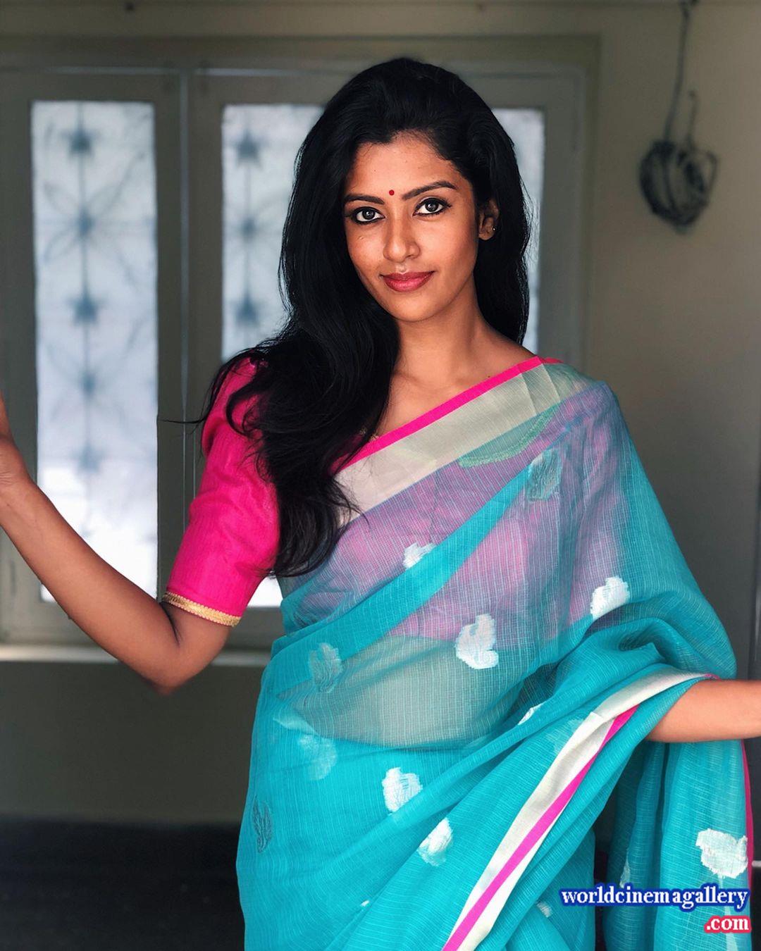 Roshni haripriyan bharathi kannamma Serial Actress