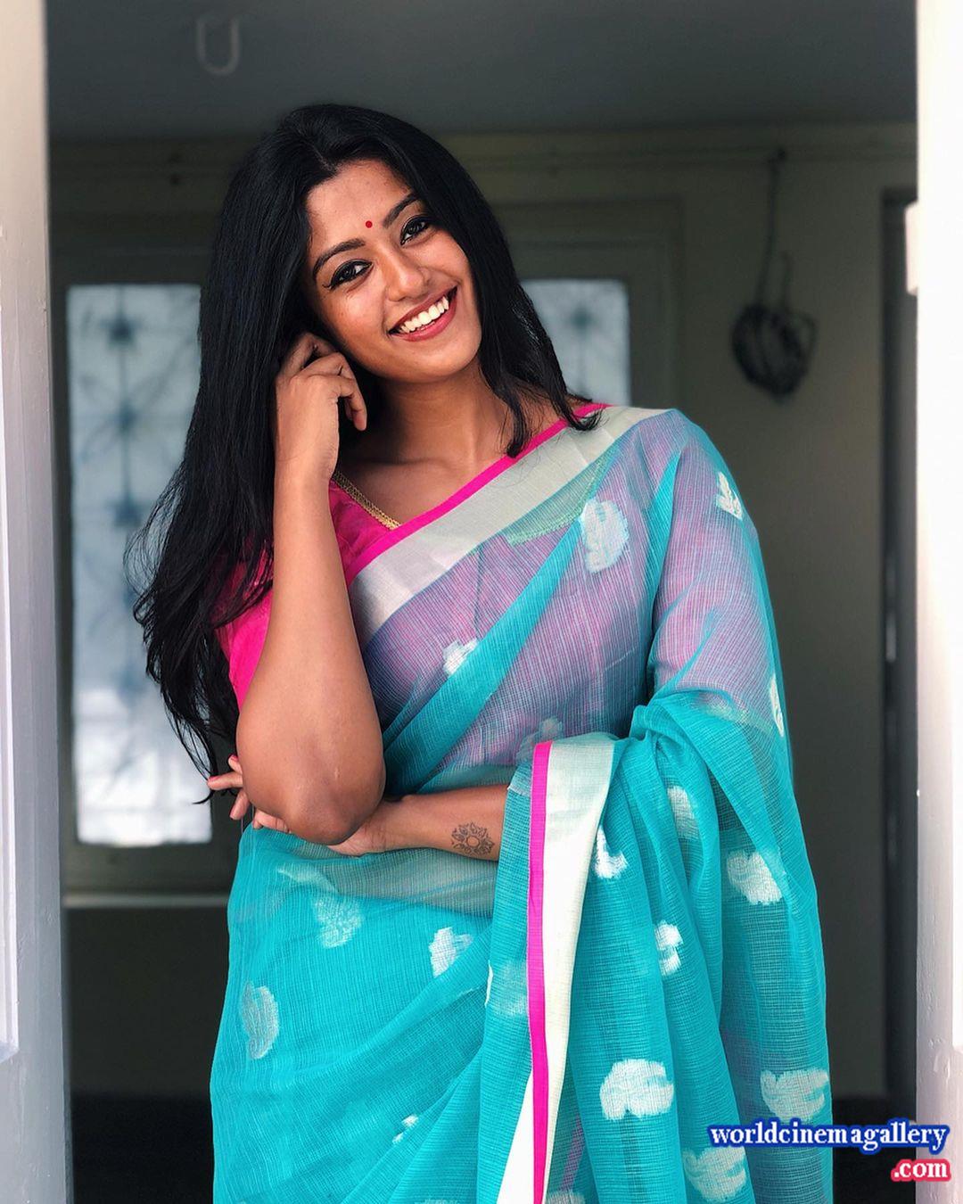 Roshni haripriyan bharathi kannamma Serial Actress