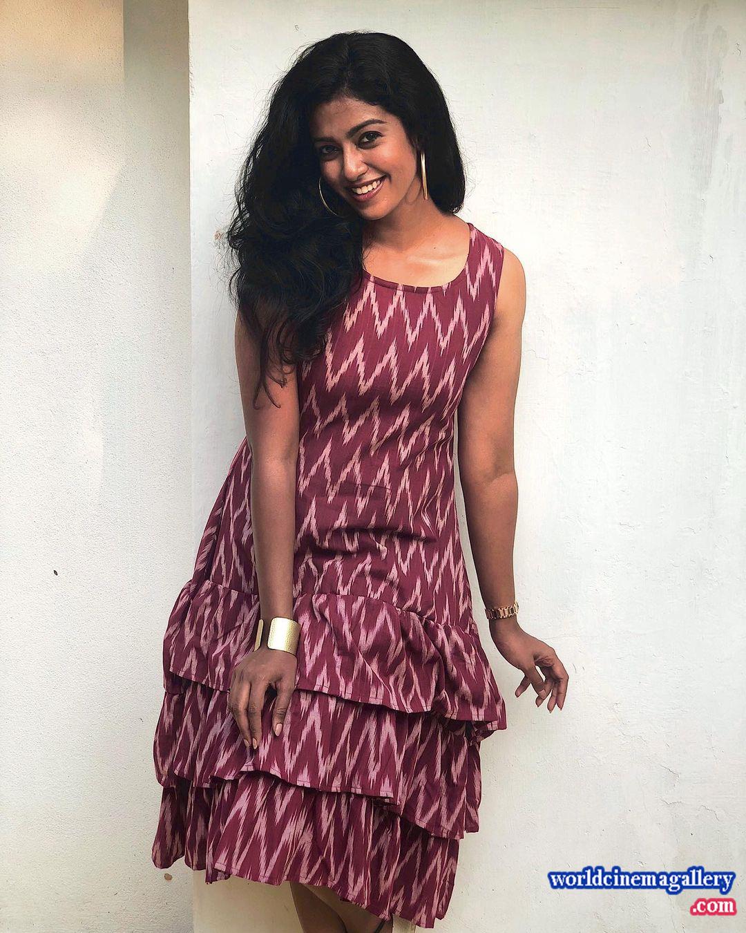 Roshni haripriyan bharathi kannamma Serial Actress