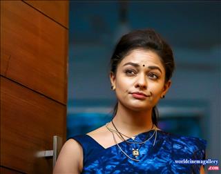 Pooja Kumar blue saree stills from PSV Garuda Vega